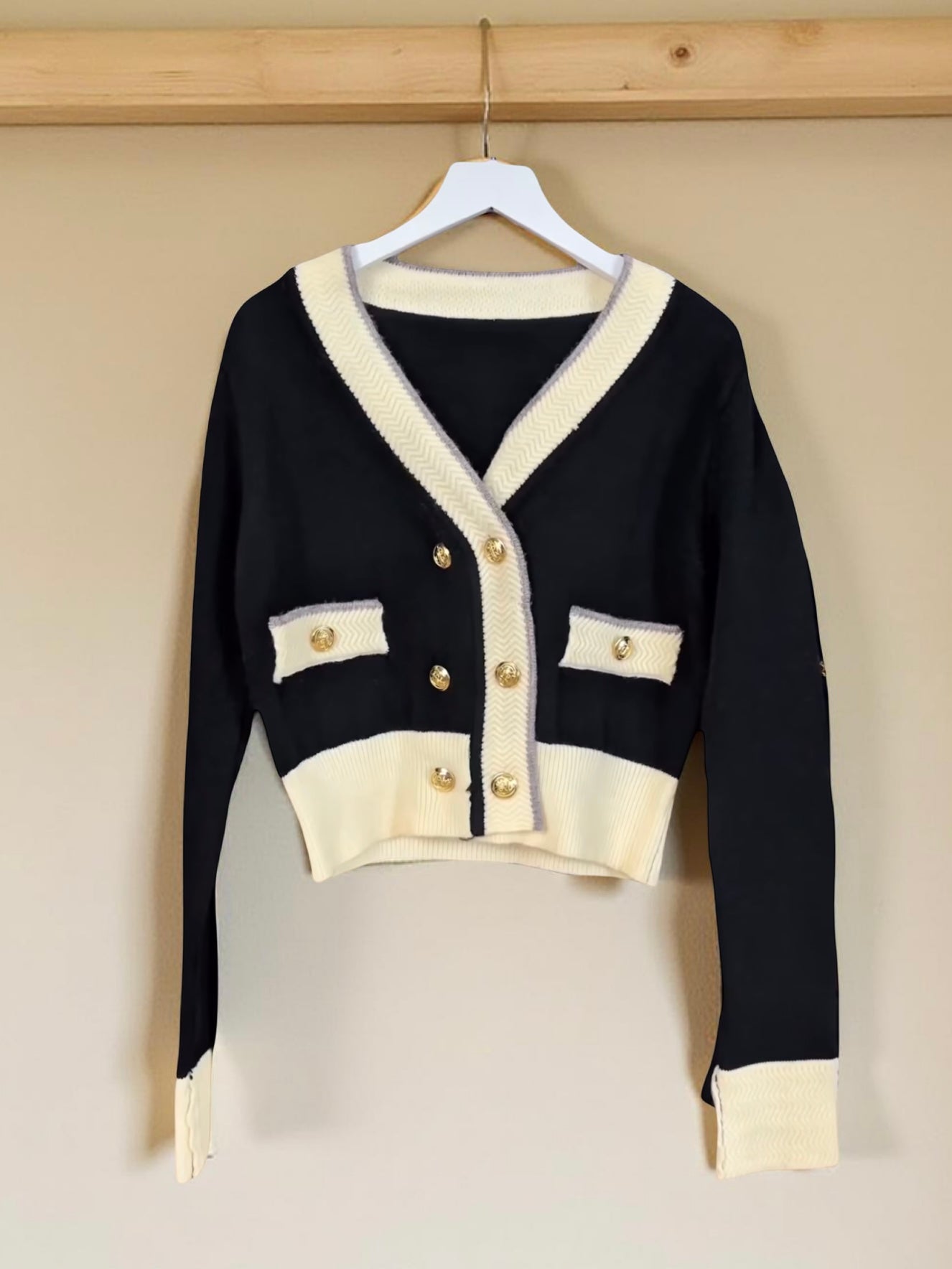 Black chic cardigan – Apricot